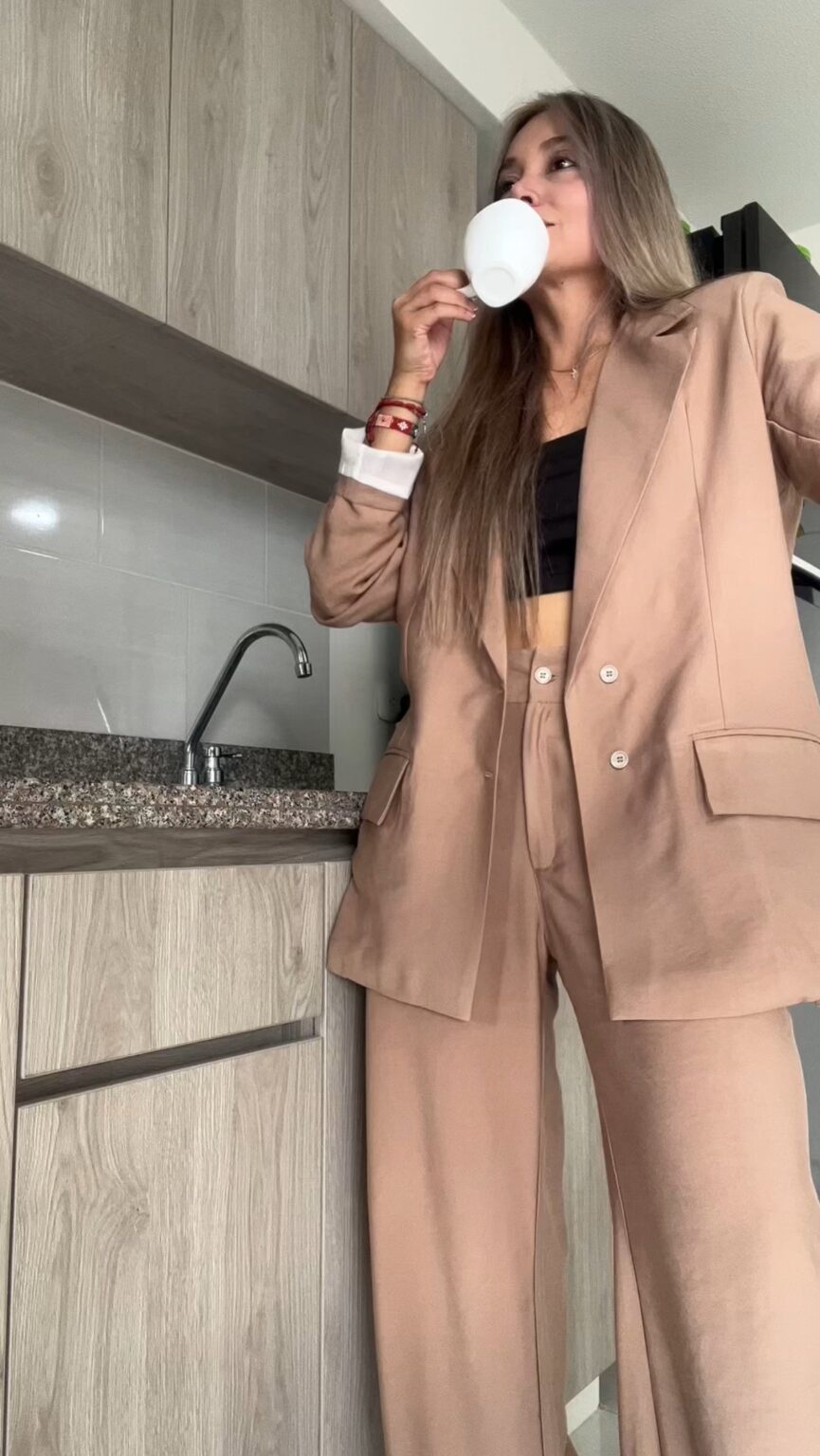 Ref. 085: Blazer, Chaleco cuello y Pantalón clásico - palo de rosa - Vioka